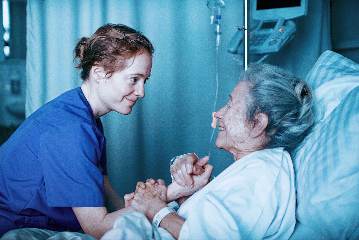 „HELDIN sollte jeder sehen“ - Das sagen Presse und Publikum zum neuen Kinofilm mit Leonie Benesch